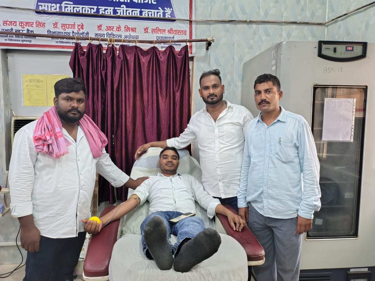 संदेश फाउण्डेशन के अध्यक्ष प्रदीप यादव ने जन्मदिन पर किया रक्तदान l ...